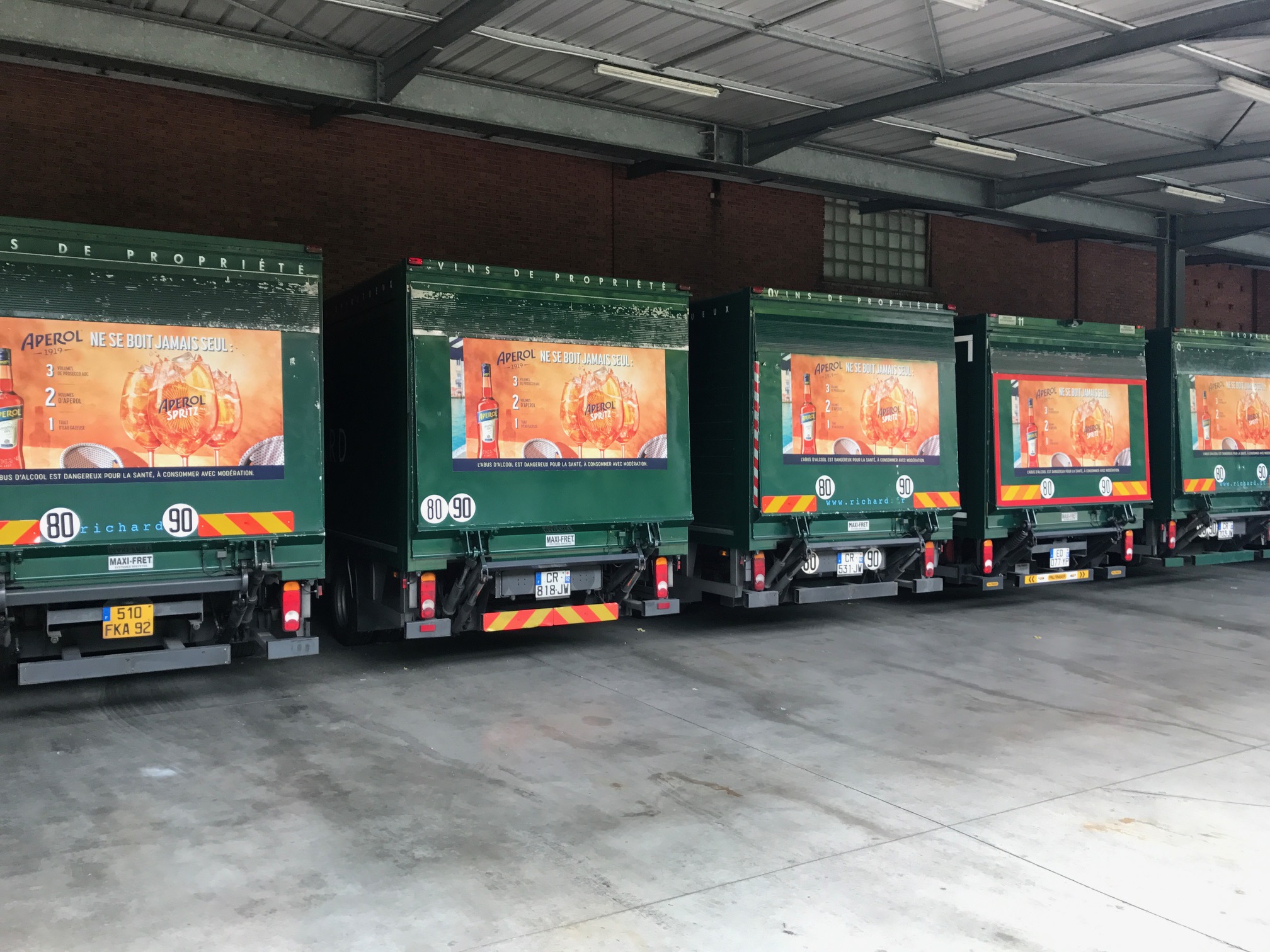 Campagne publicitaire camions - Poly Expo & Leader Marquage